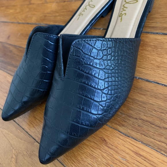 Lulus | Shoes | Lulus Flats | Poshmark